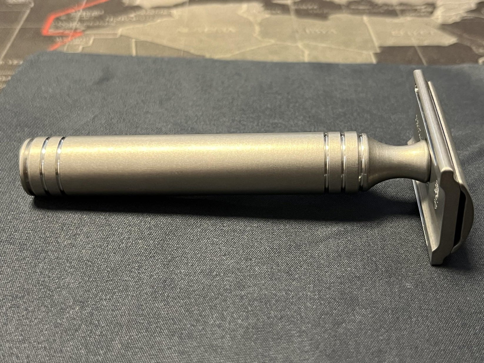 316L Stainless Steel - Complete Razor - 2 Base Plates – GUERRILLA RAZORS